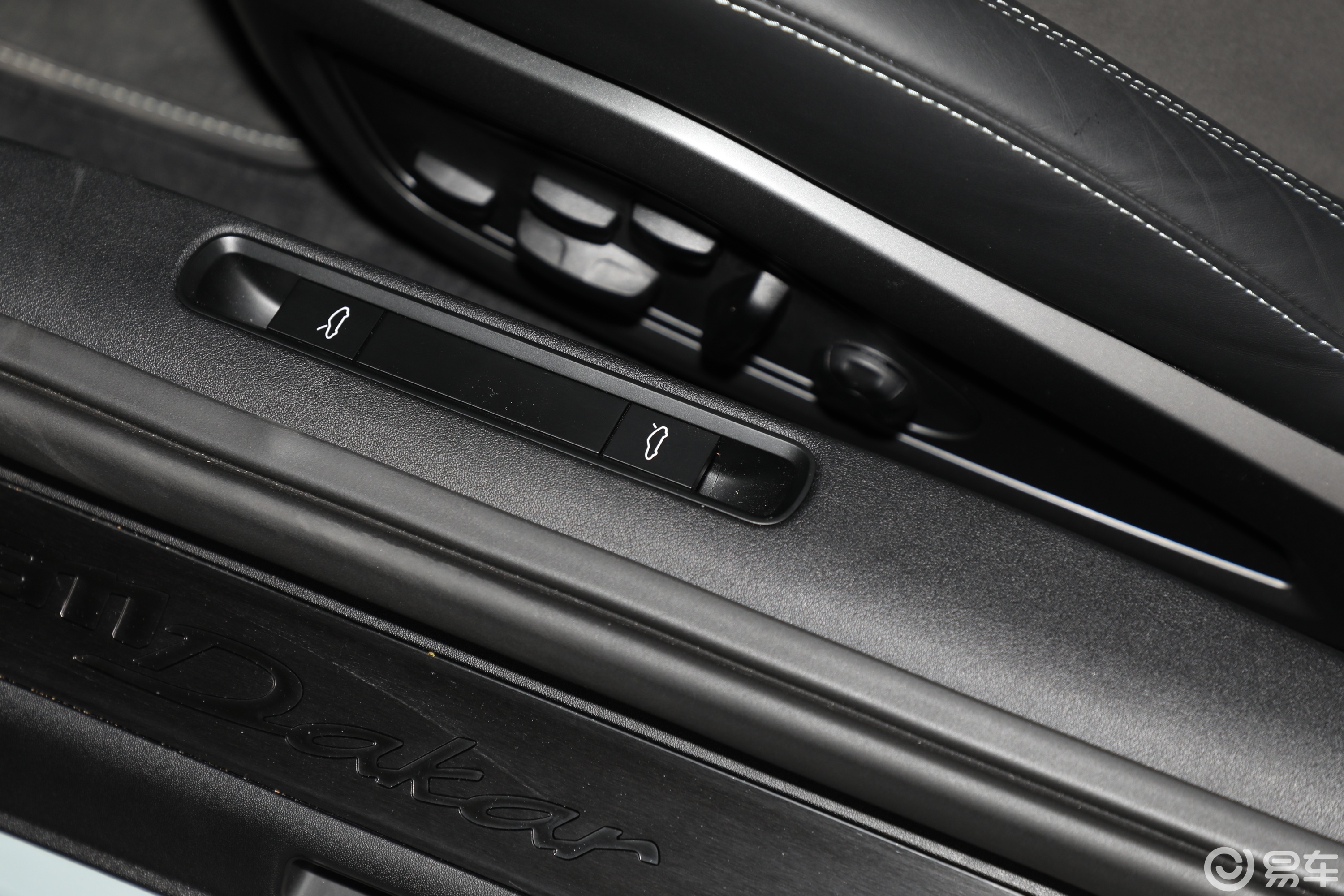 【保时捷911Dakar 3.0T后排功能图片-汽车图片大全】-易车