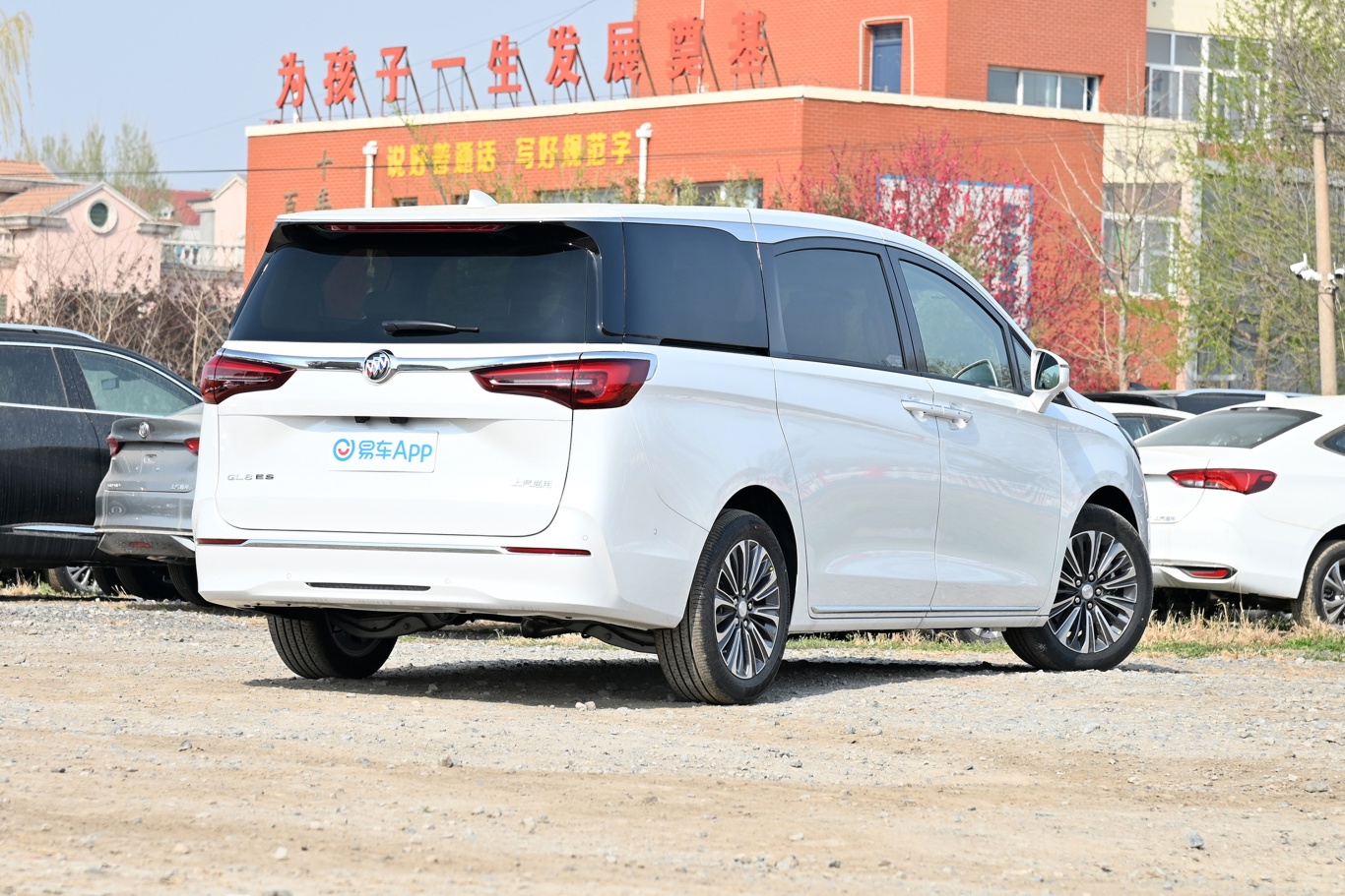 【别克GL8ES陆尊 2.0T 豪华型 7座侧后45度车头向右水平图片-汽车图片大全】-易车