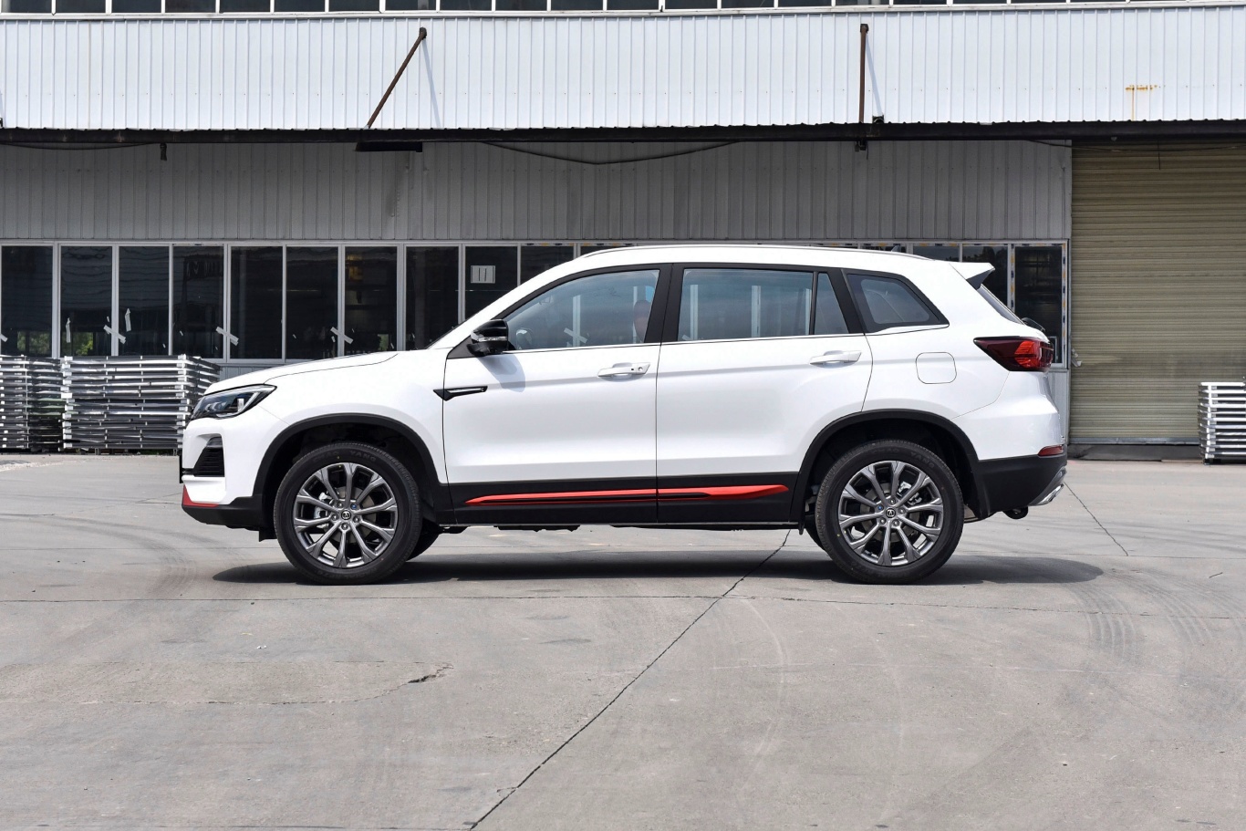 【长安CS75畅享版 1.5T 自动尊贵版正侧车头向左水平图片-汽车图片大全】-易车