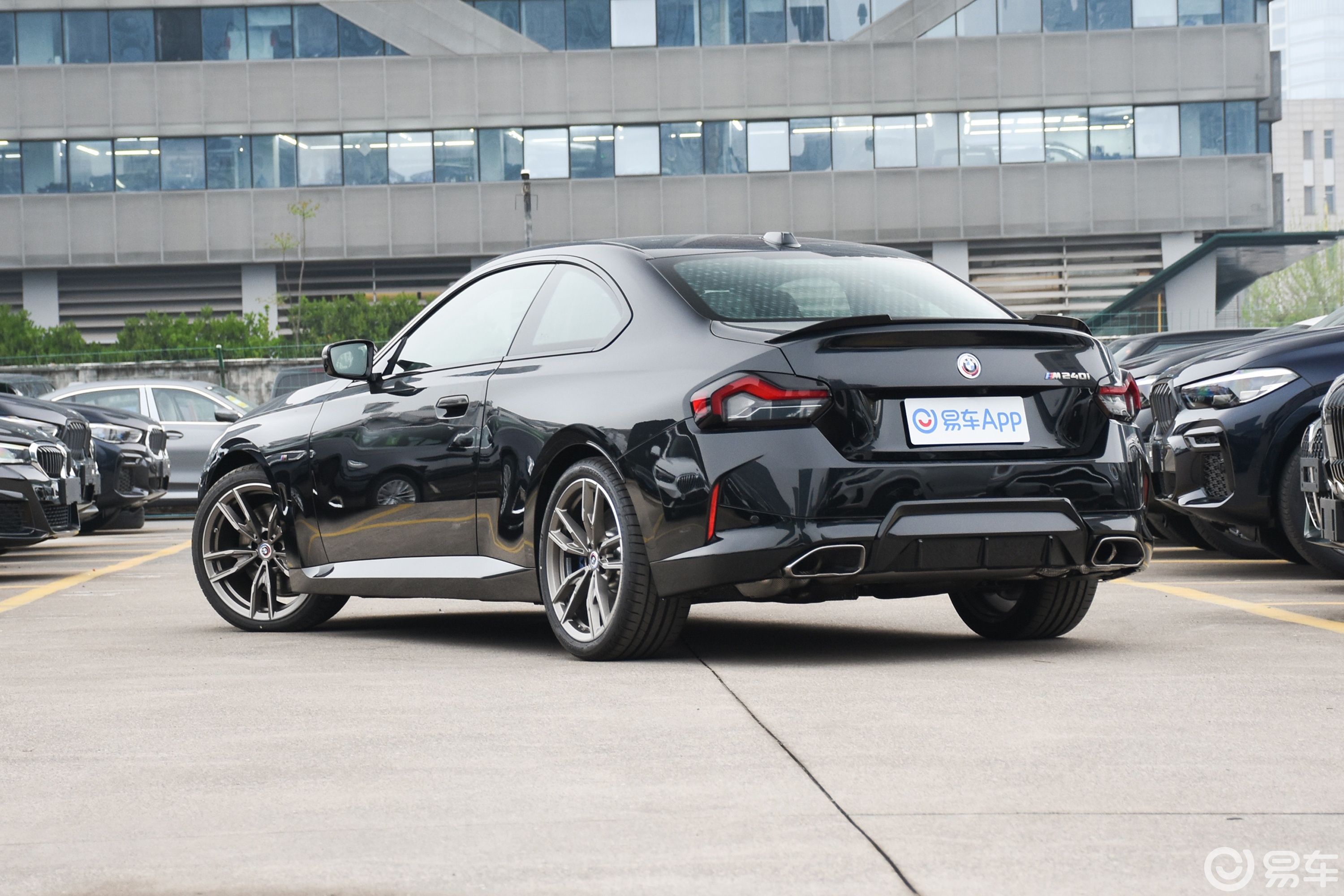 【宝马2系双门轿跑车 M240i侧后45度车头向左水平图片-汽车图片大全】-易车