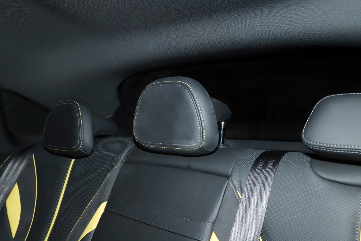 【红旗H62.0T 致臻版后排空间图片-汽车图片大全】-易车