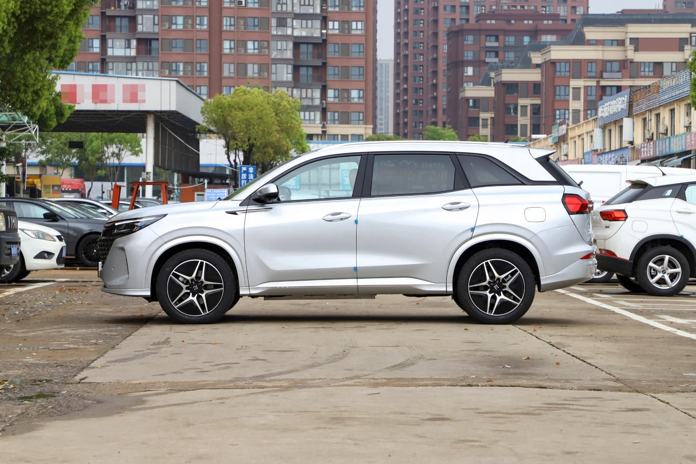 【蓝电E51.5L 94km 旗舰型 5座正侧车头向左水平图片-汽车图片大全】-易车