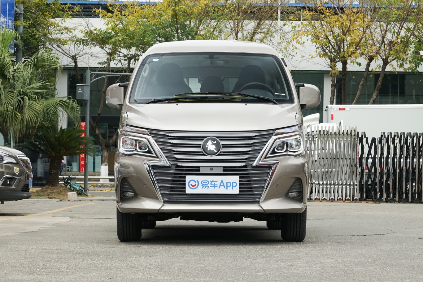 【菱智M5L 1.6L 豪华型 7座正前水平图片-汽车图片大全】-易车