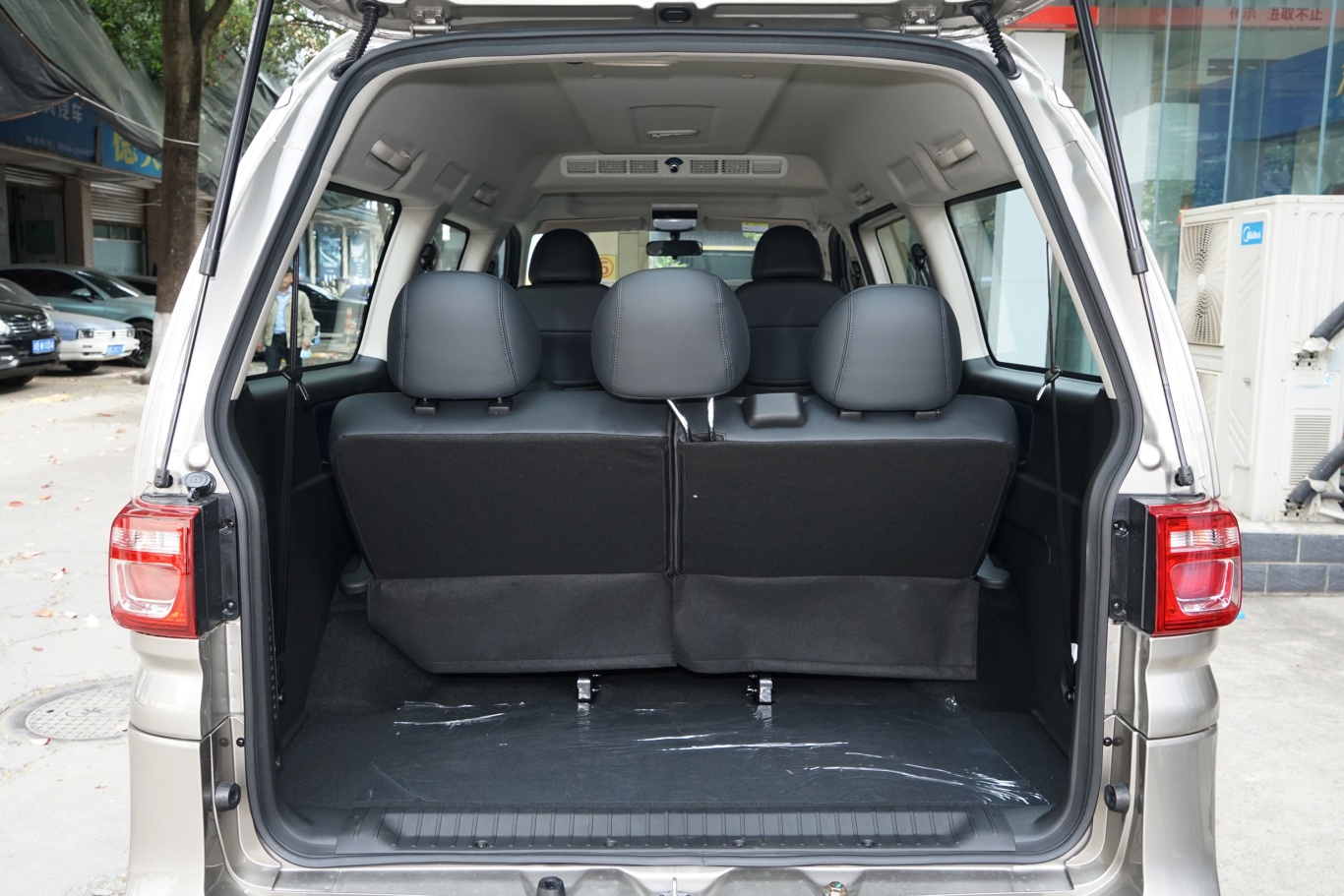 【菱智M5L 1.6L 豪华型 7座两排全部放倒图片-汽车图片大全】-易车