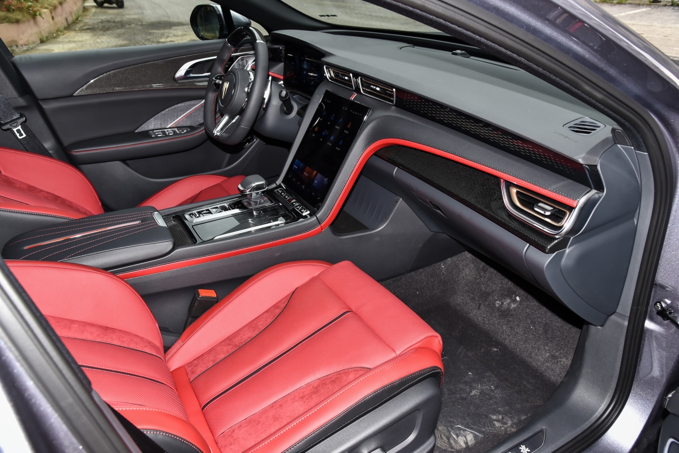 【红旗H62.0T 致尚版内饰全景副驾驶员方向图片-汽车图片大全】-易车