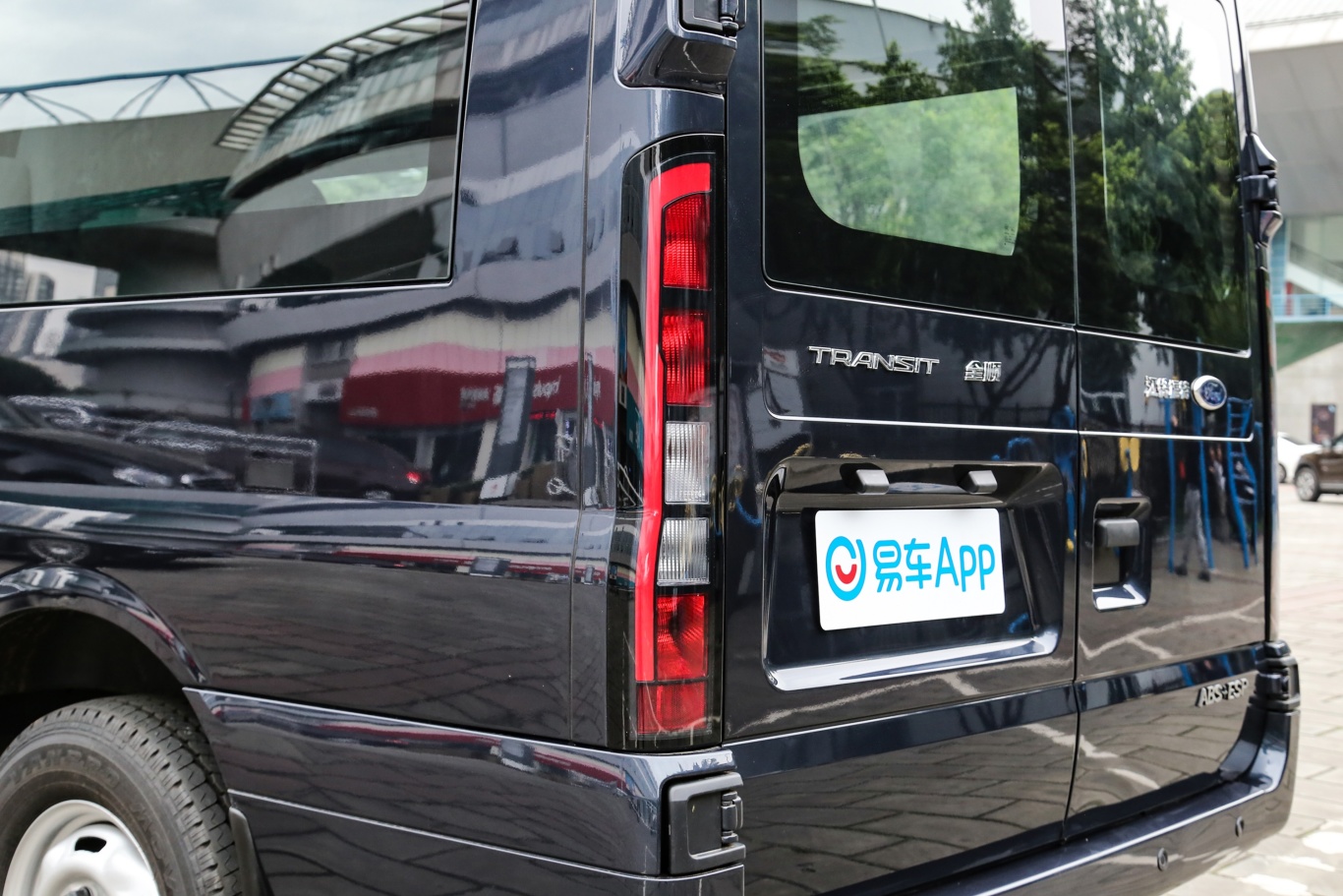 【新世代全顺Pro 2.2T AMT中轴高顶物流车 7座外观灯组图片-汽车图片大全】-易车