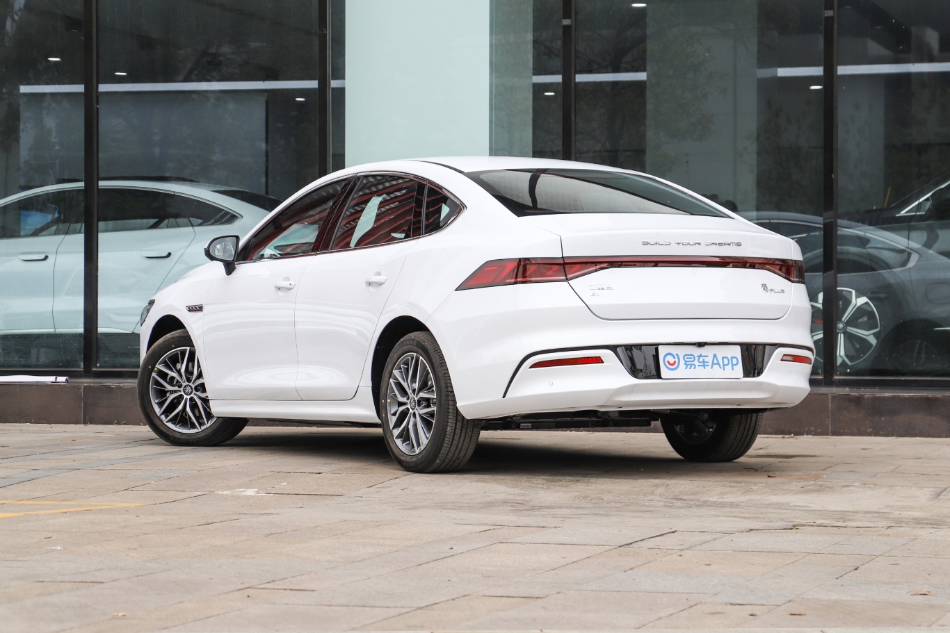 【秦PLUS新能源EV 冠军版 510km 超越型侧后45度车头向左水平图片-汽车图片大全】-易车