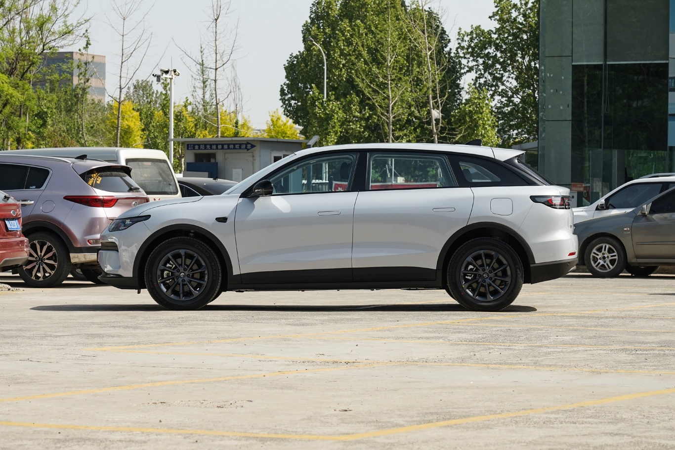 【零跑C11 增程版285km 285舒享版正侧车头向左水平图片-汽车图片大全】-易车