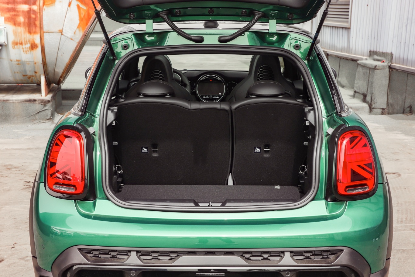 【MINI JCW2.0T JOHN COOPER WORKS ALL-IN ULTIMATE终极版后备厢空间特写图片-汽车图片大全】-易车