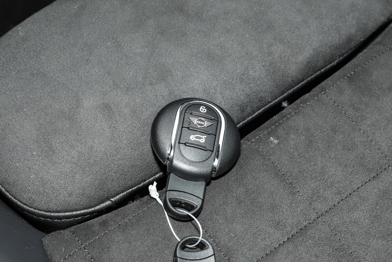 【MINI JCW2.0T JOHN COOPER WORKS ALL-IN ULTIMATE终极版钥匙正面图片-汽车图片大全】-易车