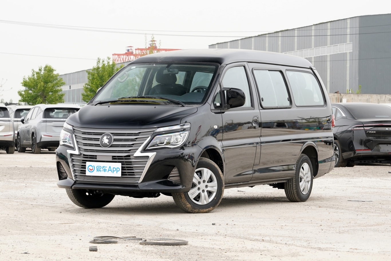 【菱智M5L 1.6L 舒适型 9座侧前45度车头向左水平图片-汽车图片大全】-易车