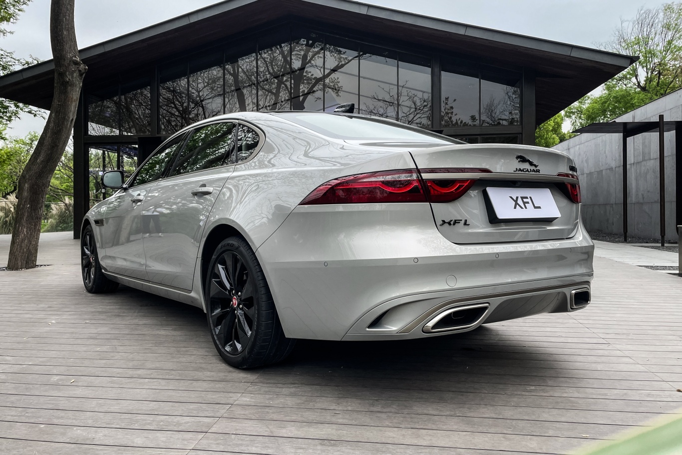 【捷豹XFL鎏金版 2.0T P250 两驱精英运动版外观图片-汽车图片大全】-易车