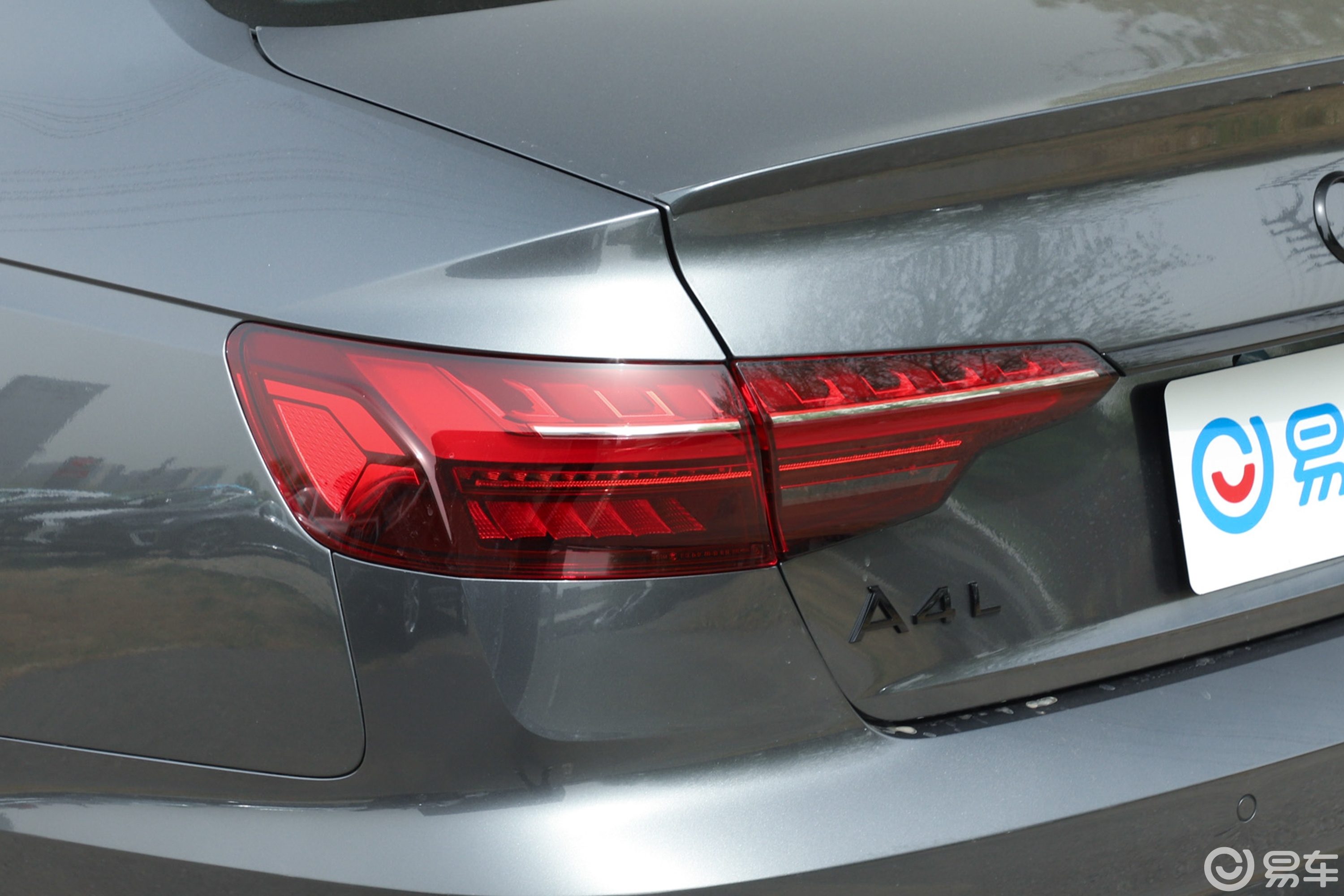 【奥迪A4L40 TFSI 豪华动感型 星夜版尾灯侧45度俯拍图片-汽车图片大全】-易车