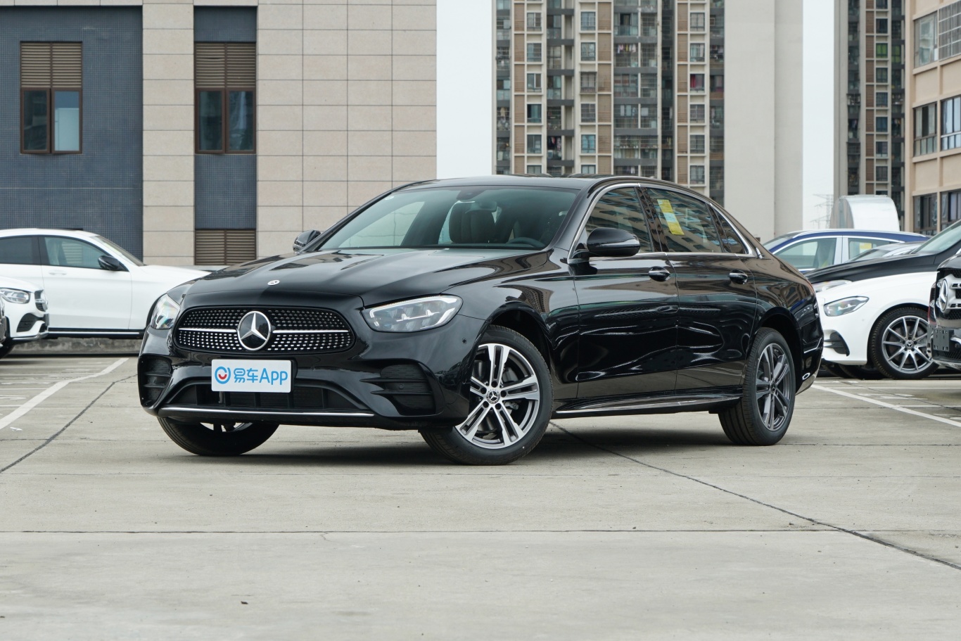 【奔驰E级改款 E 260 L 运动型 4MATIC侧前45度车头向左水平图片-汽车图片大全】-易车