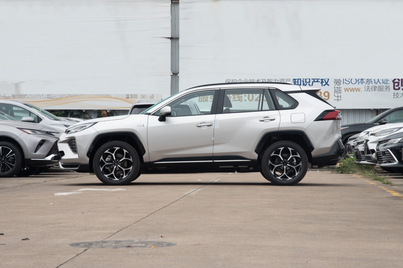 【威兰达 插电混动高性能版 2.5L 73km 四驱激擎版正侧车头向左水平图片-汽车图片大全】-易车