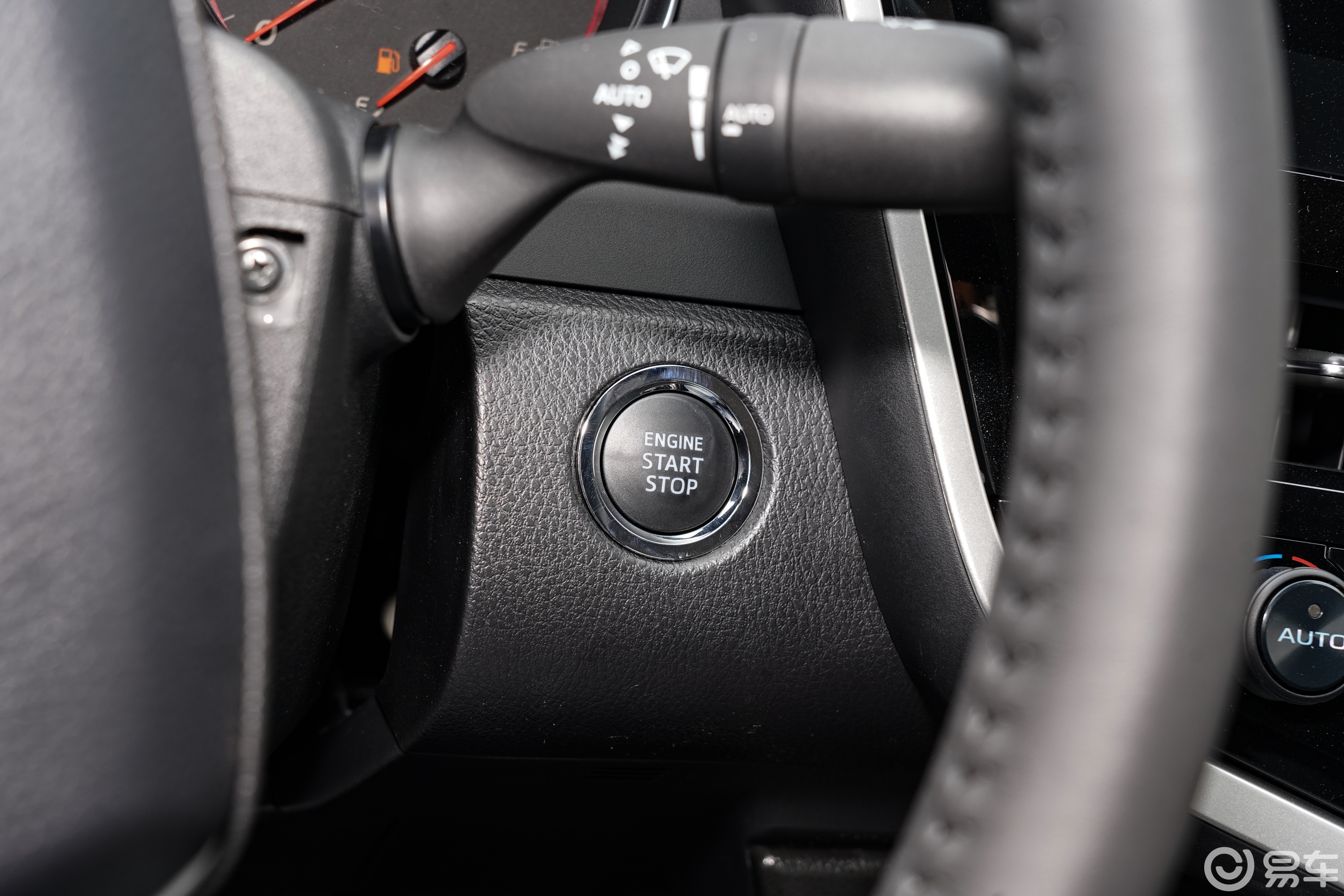 【凯美瑞2.0S 骑士版钥匙孔或一键启动按键图片-汽车图片大全】-易车