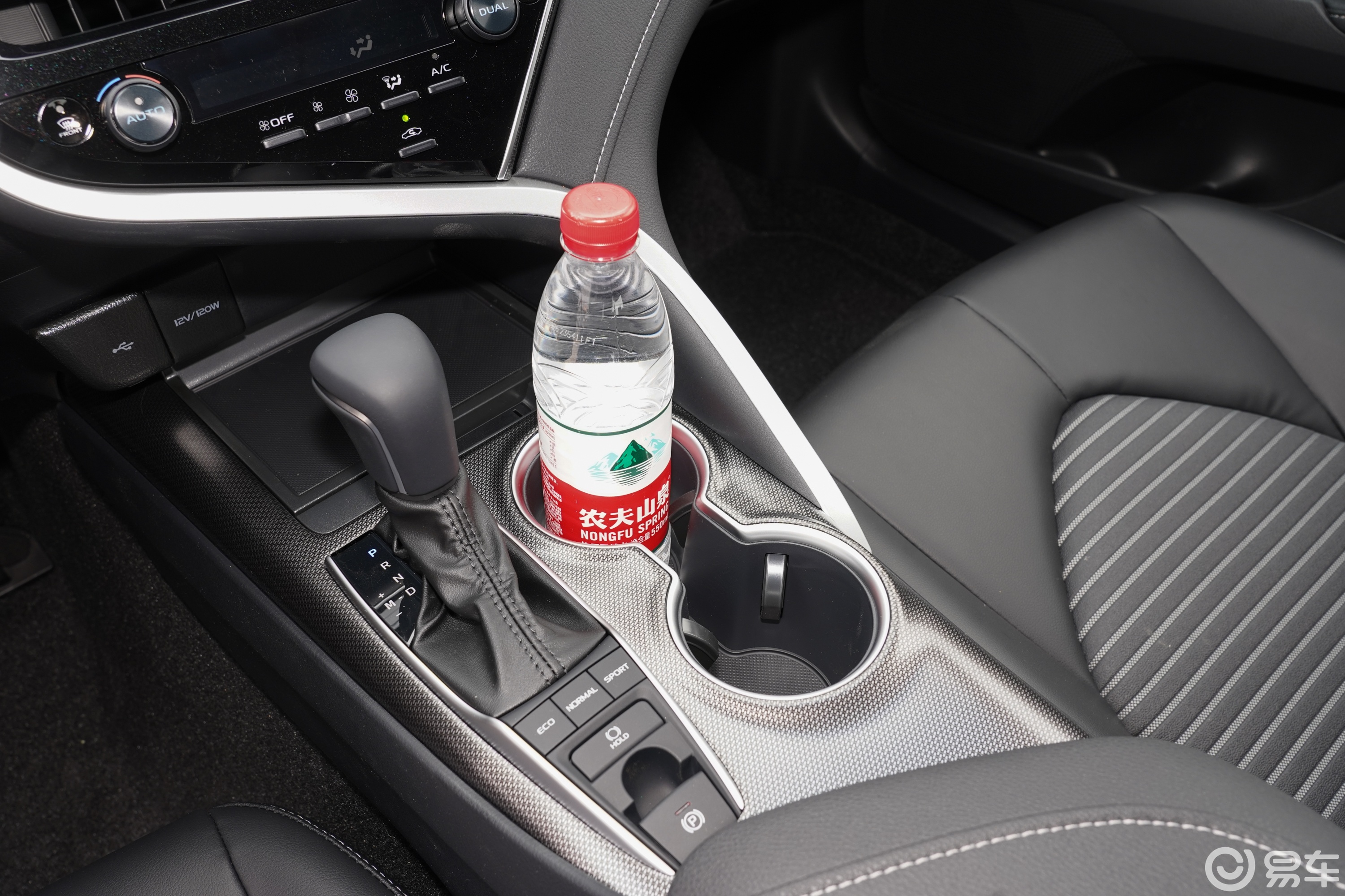 【凯美瑞2.0S 骑士版前排杯架图片-汽车图片大全】-易车