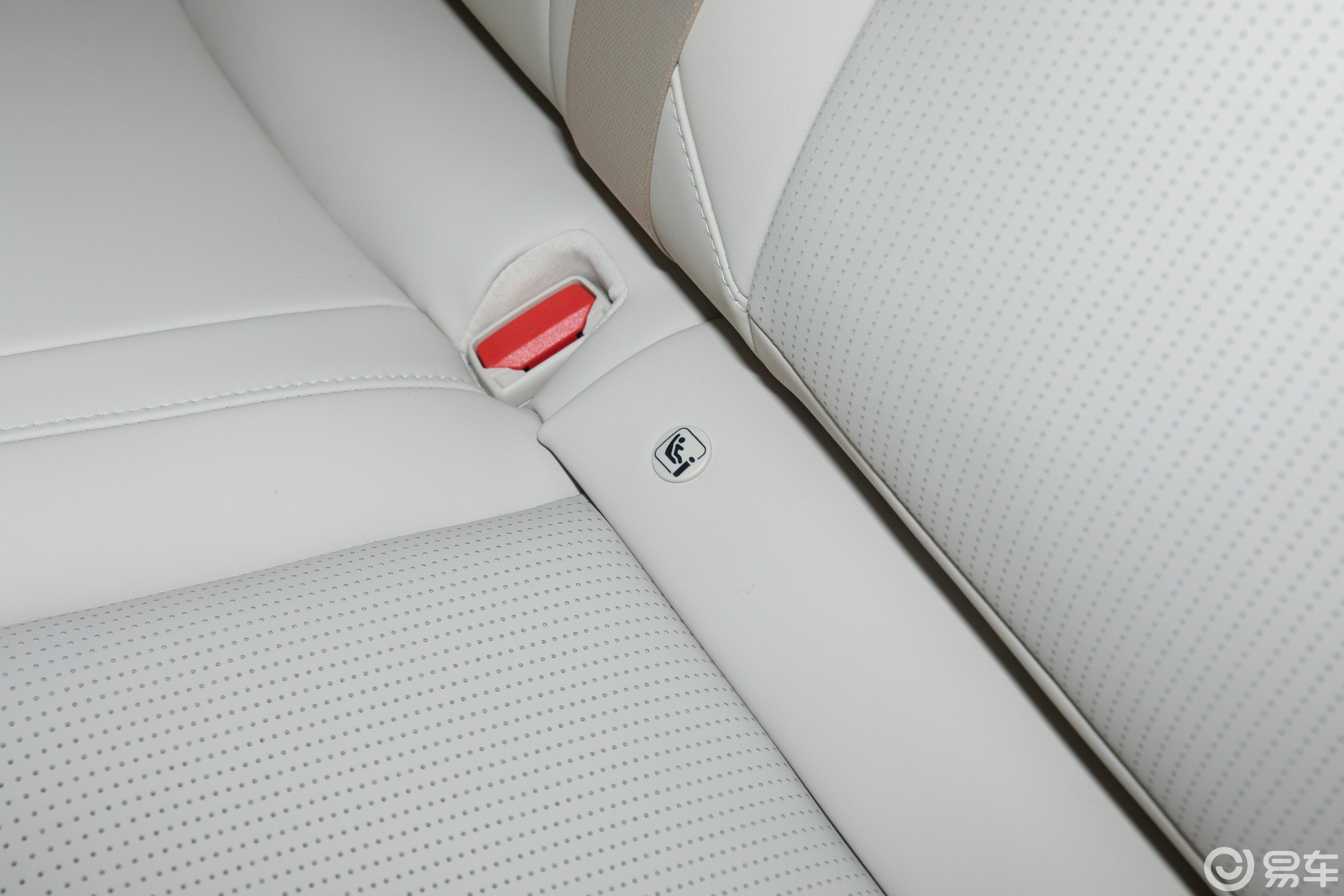 【蔚来ES6625km 100kWh儿童座椅接口图片-汽车图片大全】-易车
