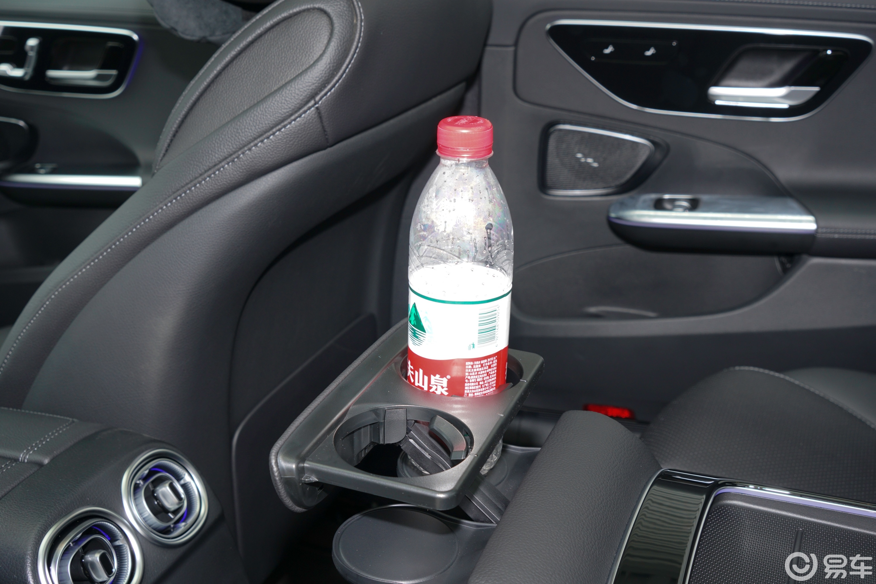 【奔驰C级改款 C 260 L后排杯架图片-汽车图片大全】-易车