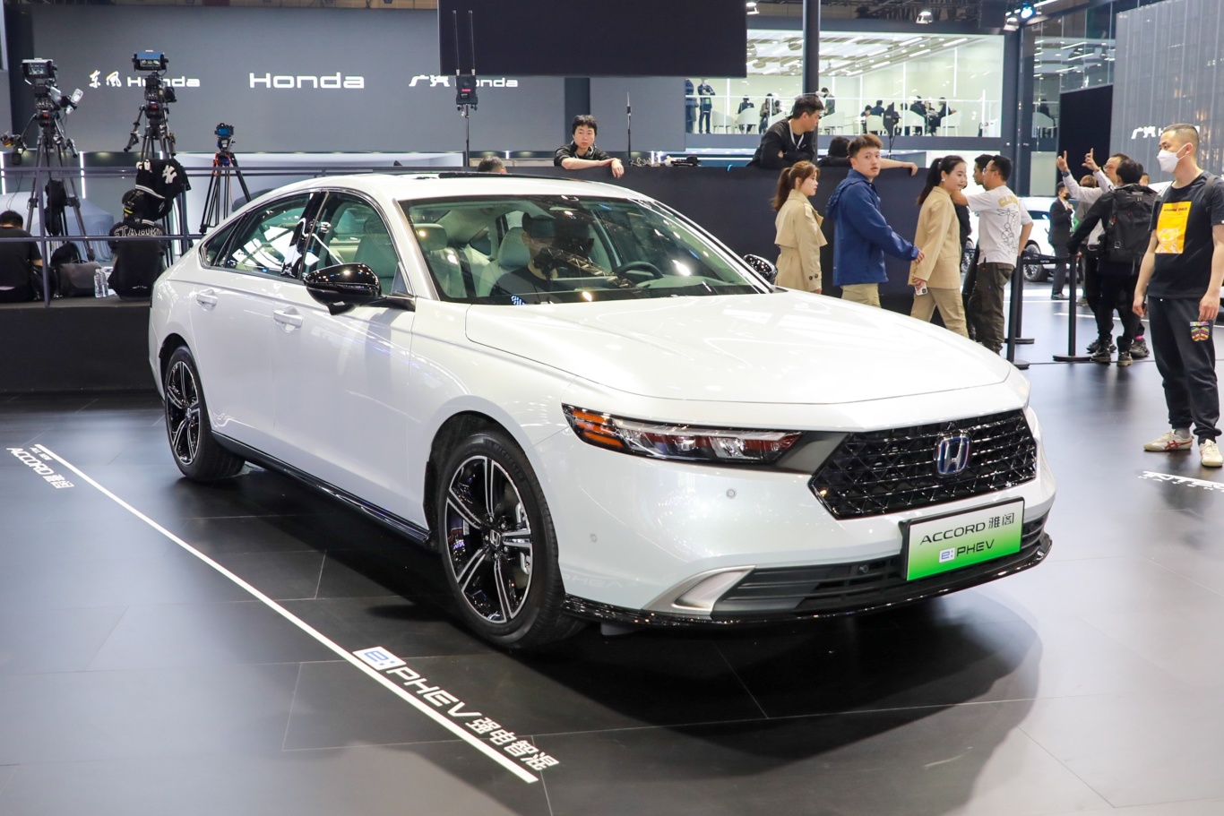 【雅阁 e:PHEV2.0L 82km 旗舰版图片-汽车图片大全】-易车