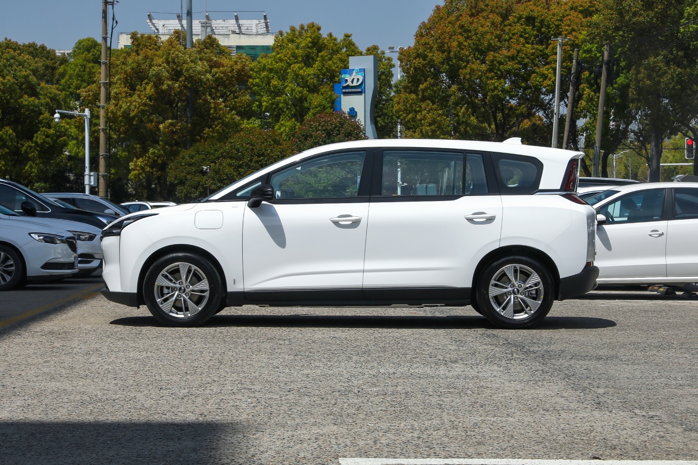 【奔腾NATPRO 425km 舒享出行版正侧车头向左水平图片-汽车图片大全】-易车