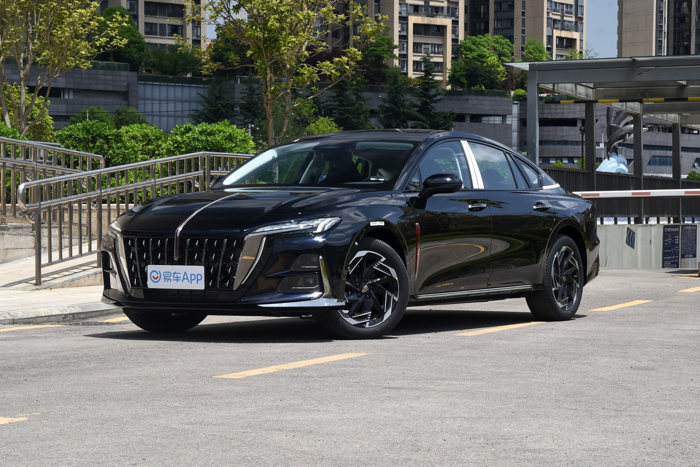 【红旗H62.0T 致美版侧前45度车头向左水平图片-汽车图片大全】-易车