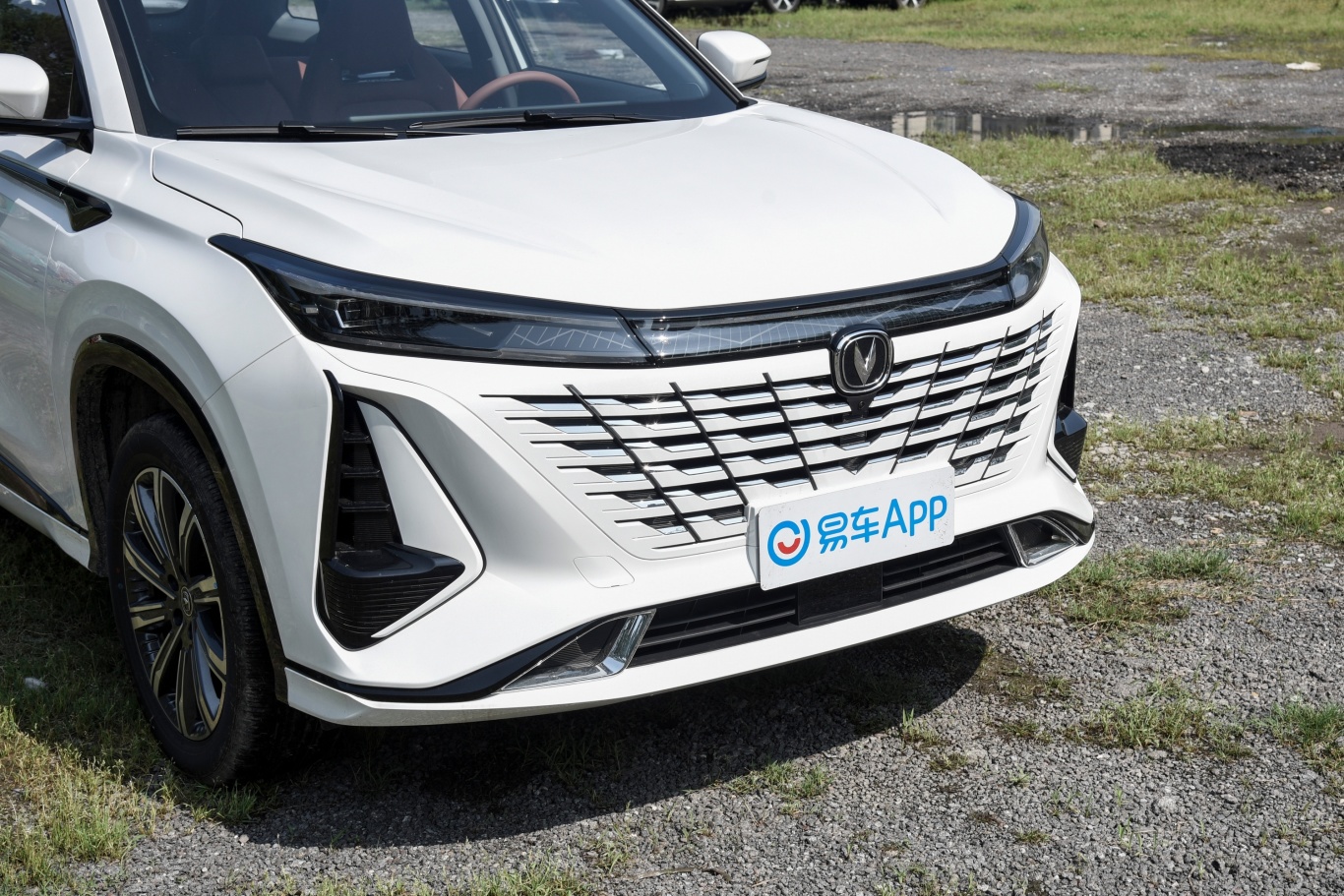 【长安CS75PLUS第三代 1.5T 尊贵型前格栅侧俯拍图片-汽车图片大全】-易车