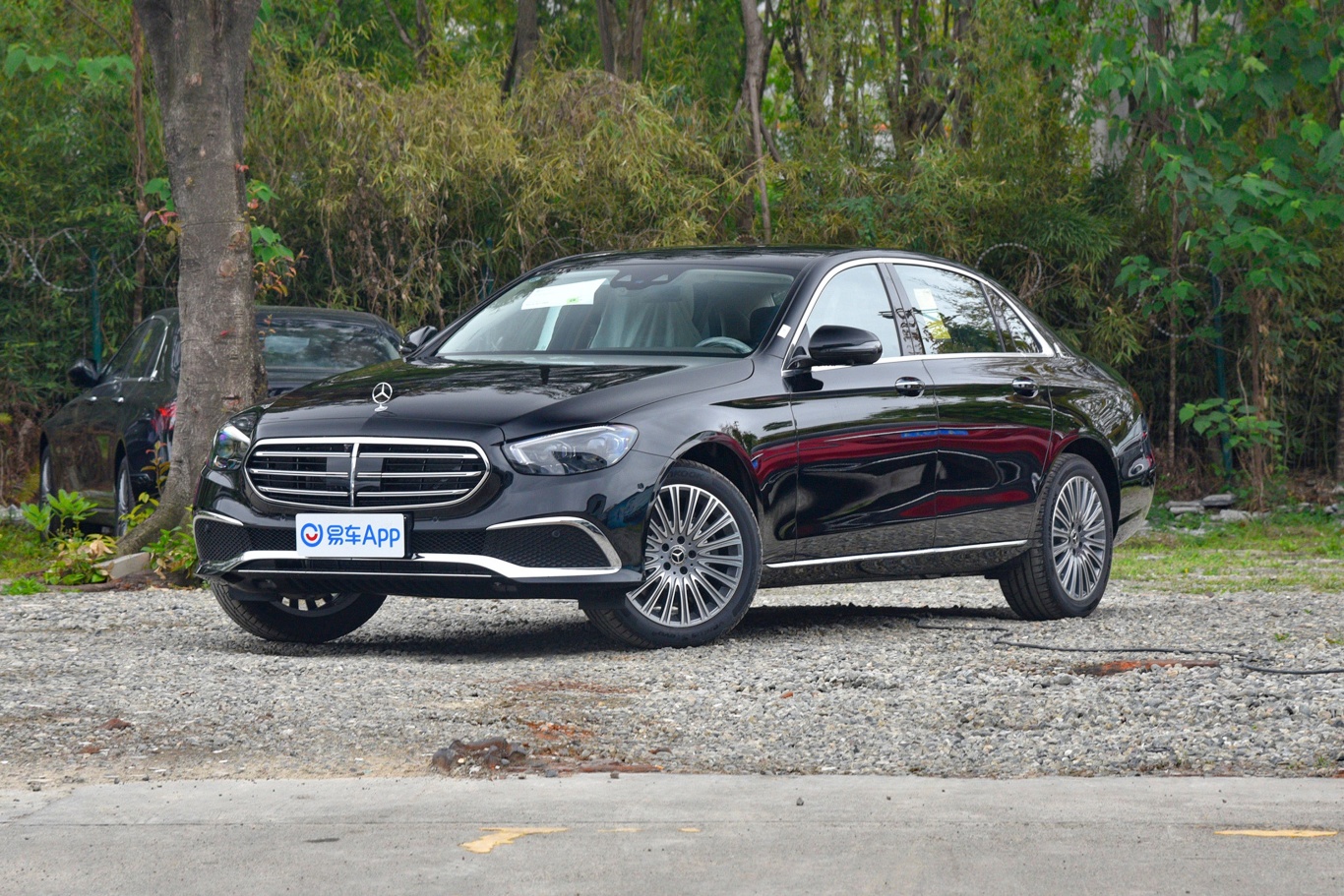 【奔驰E级改款 E 300 L 尊贵型侧前45度车头向左水平图片-汽车图片大全】-易车