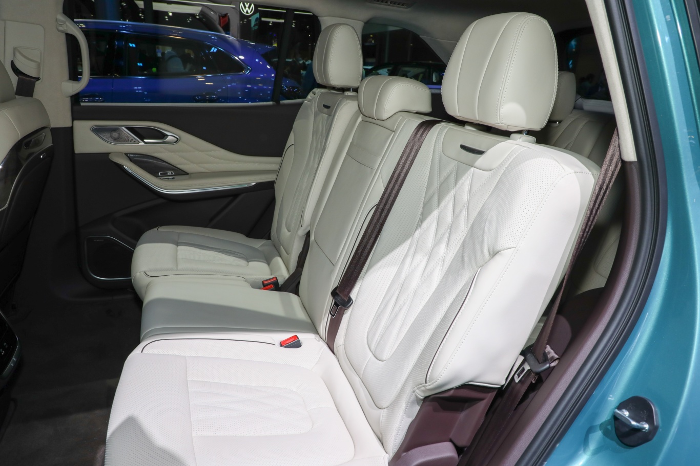 【红旗HS72.0T 四驱旗领版 6座空间图片-汽车图片大全】-易车