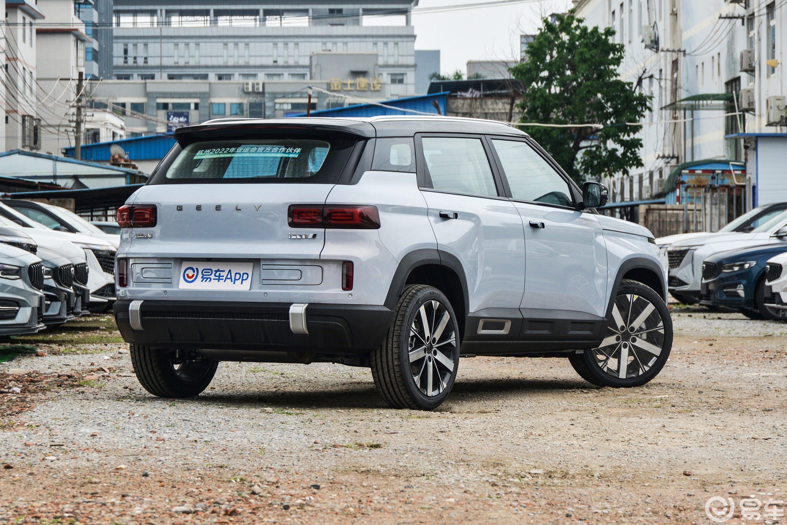 【吉利ICON1.5T 主角侧后45度车头向右水平图片-汽车图片大全】-易车