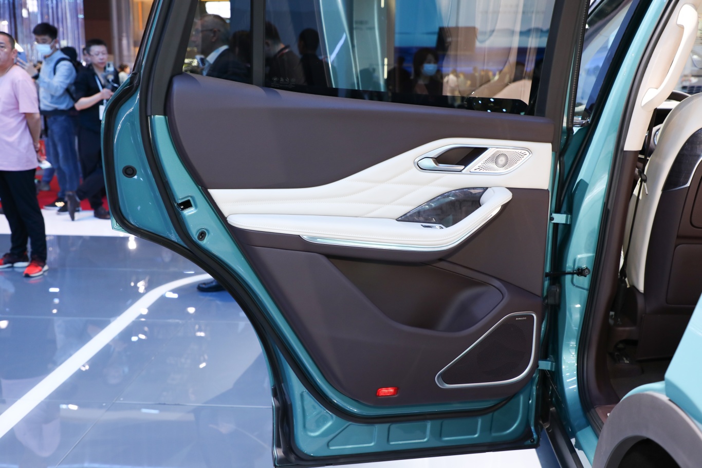 【红旗HS72.0T 四驱旗领版 6座空间图片-汽车图片大全】-易车