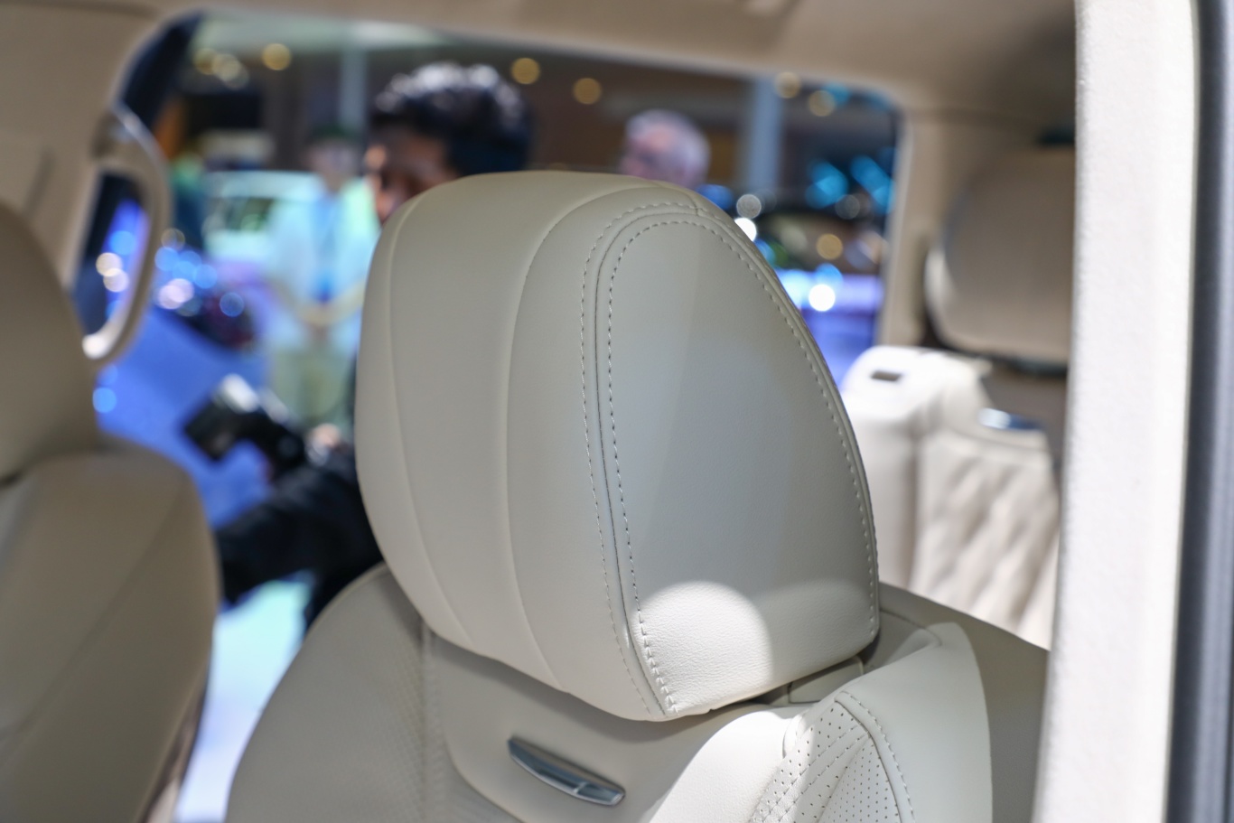 【红旗HS72.0T 四驱旗领版 6座内饰图片-汽车图片大全】-易车