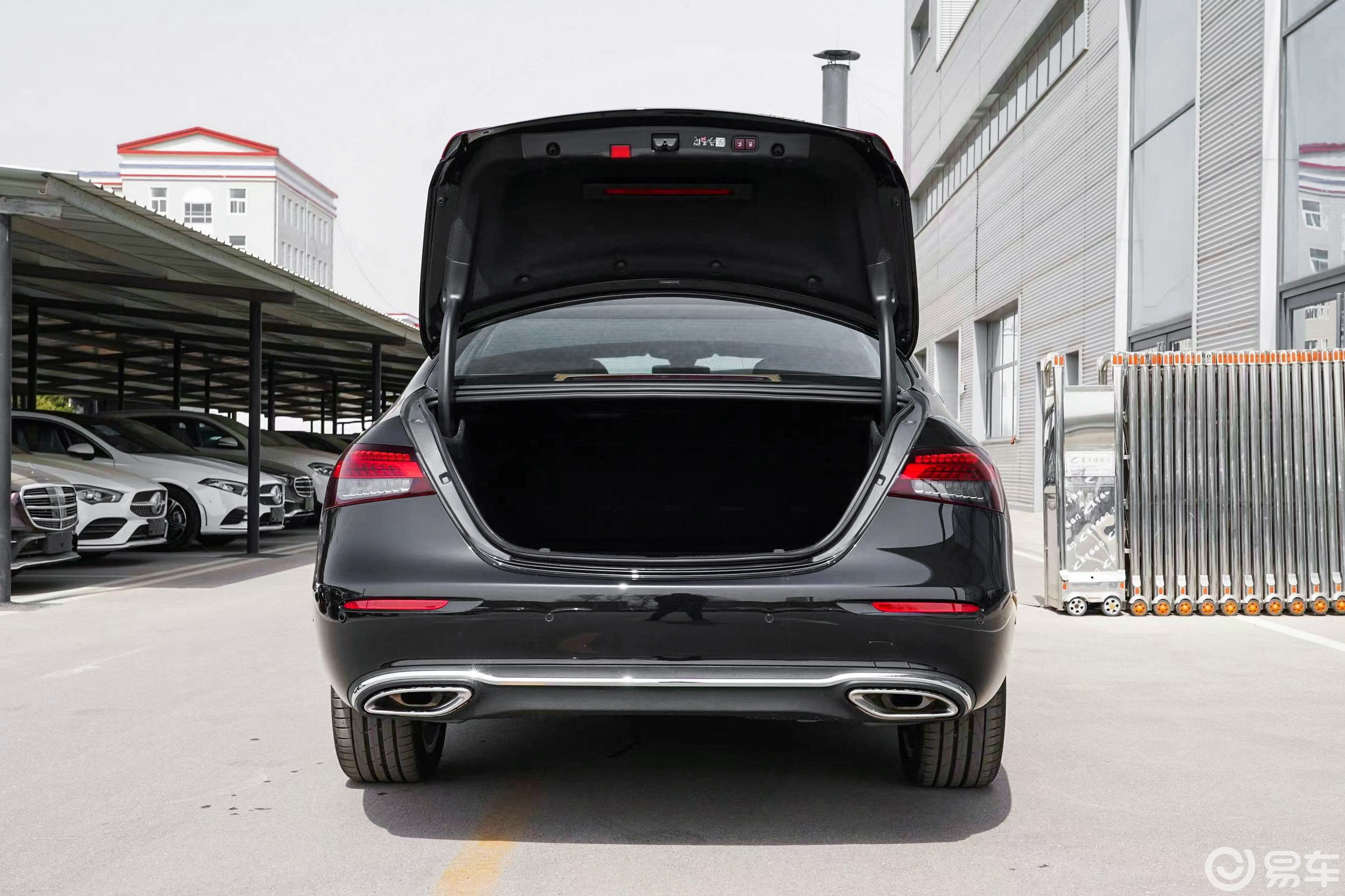 【奔驰E级改款 E 300 L 尊贵型后备箱图片-汽车图片大全】-易车