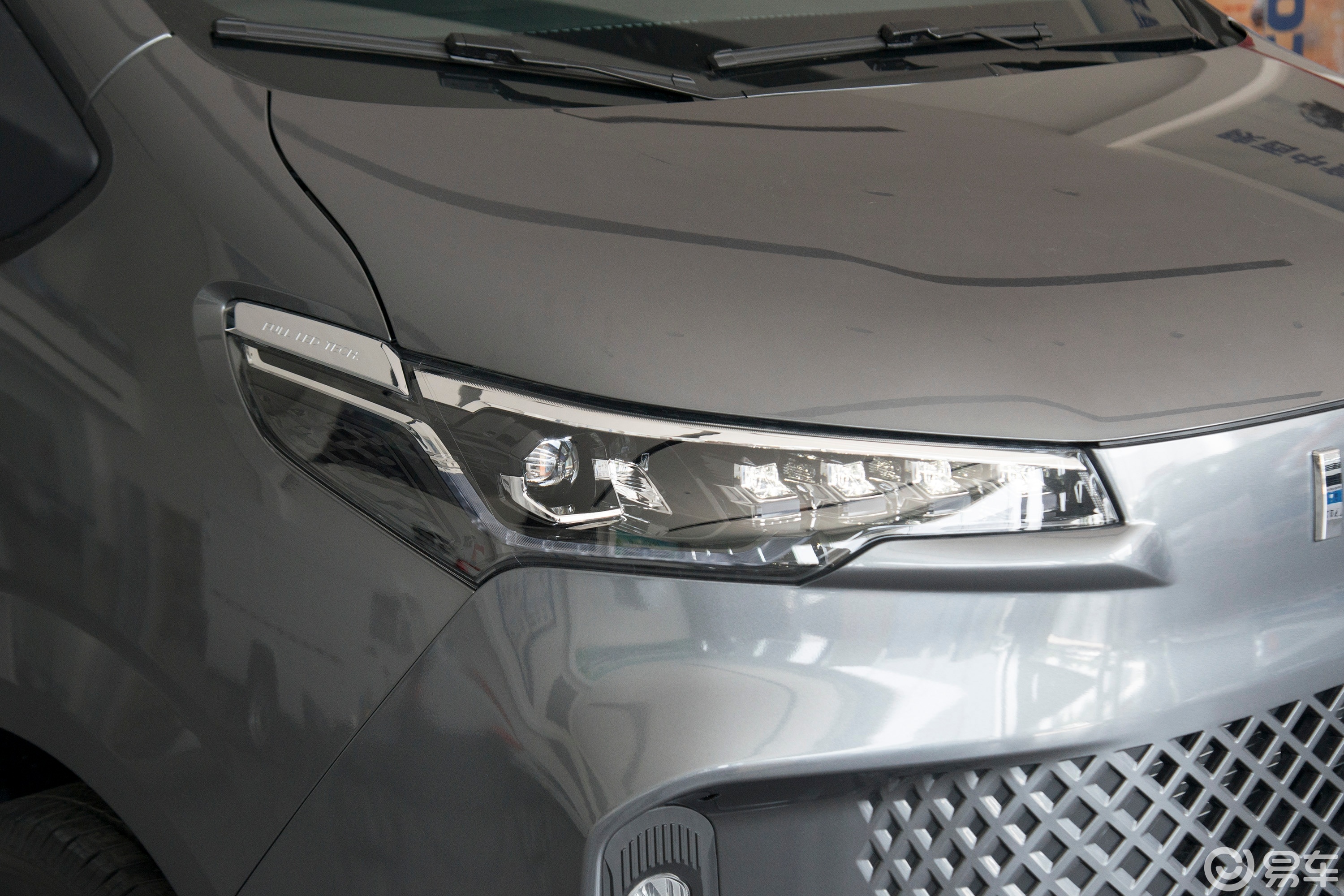 【依维柯聚星2.0T 短轴低顶单胎客货车 93kW 5-9座大灯侧45度俯拍图片-汽车图片大全】-易车