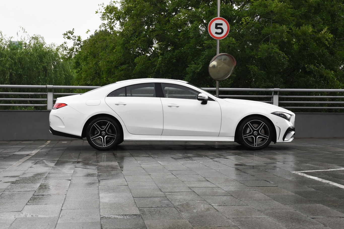 【奔驰CLS改款 CLS 300 动感型正侧车头向右水平图片-汽车图片大全】-易车