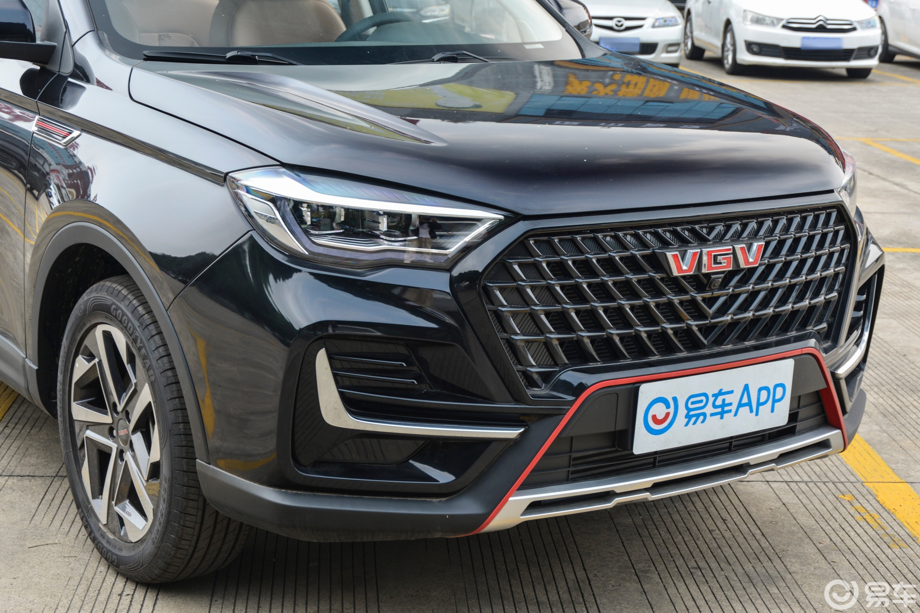 【VGV U75 PLUS2.0T 奇趣山地版 7座前格栅侧俯拍图片-汽车图片大全】-易车