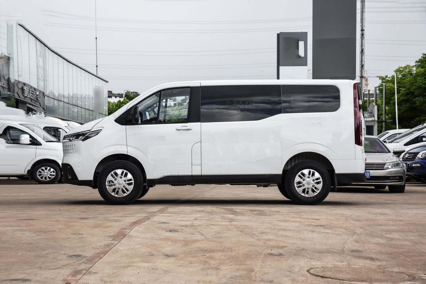 【新途V702.0T 手动长轴低顶精英版93kW 6/7座正侧车头向左水平图片-汽车图片大全】-易车