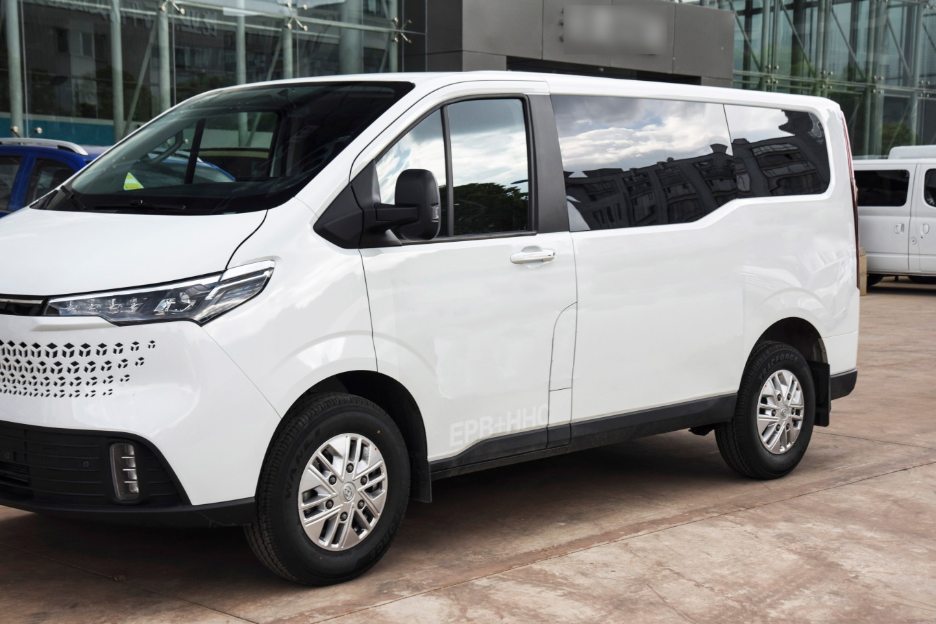 【新途V702.0T 手动长轴低顶精英版93kW 6/7座外观细节图片-汽车图片大全】-易车