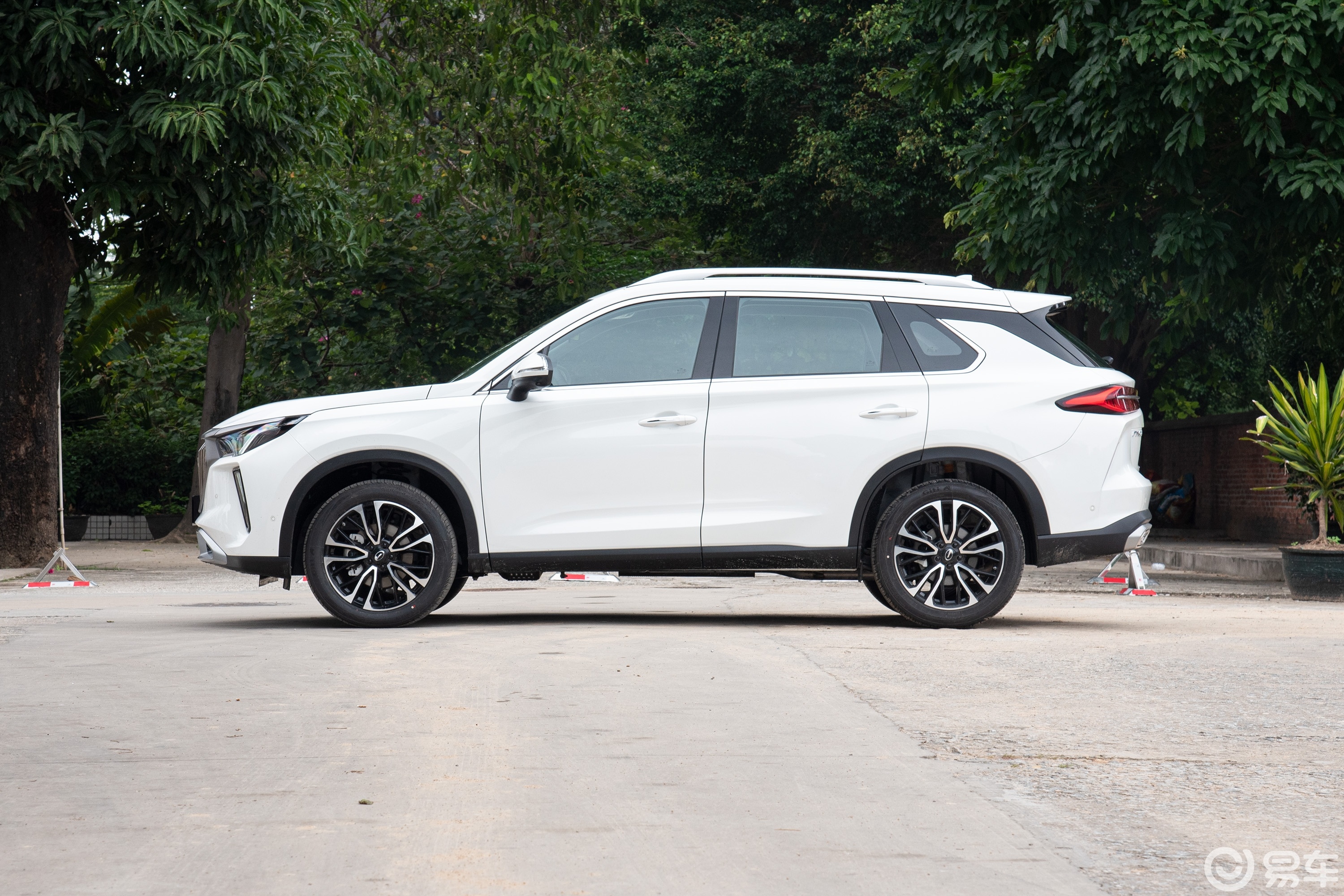 【传祺GS4 PLUS390T 星云版正侧车头向左水平图片-汽车图片大全】-易车