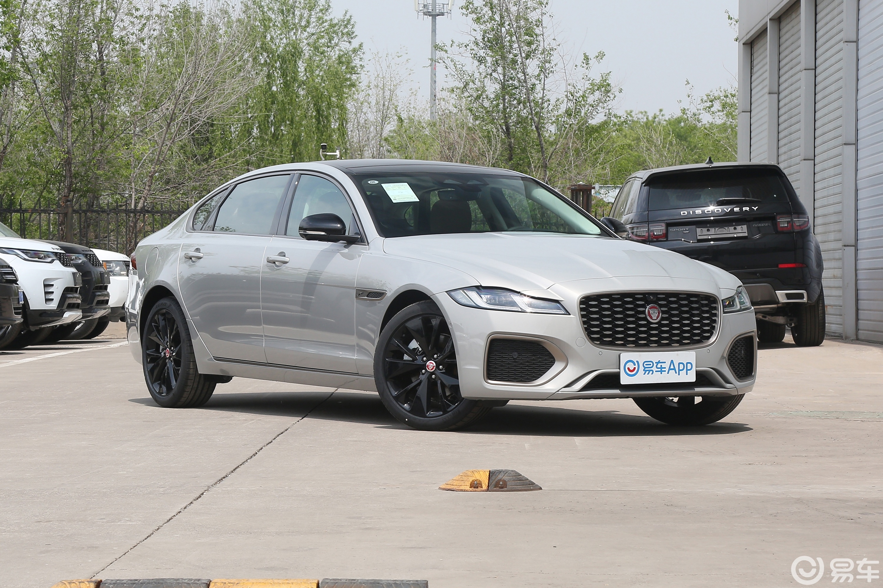 【捷豹XFL鎏金版 2.0T P250 两驱尊享豪华版侧前45度车头向右水平图片-汽车图片大全】-易车