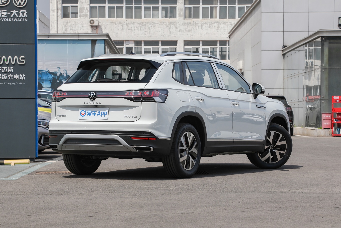 【探岳300TSI 两驱豪华Plus进阶版侧后45度车头向右水平图片-汽车图片大全】-易车