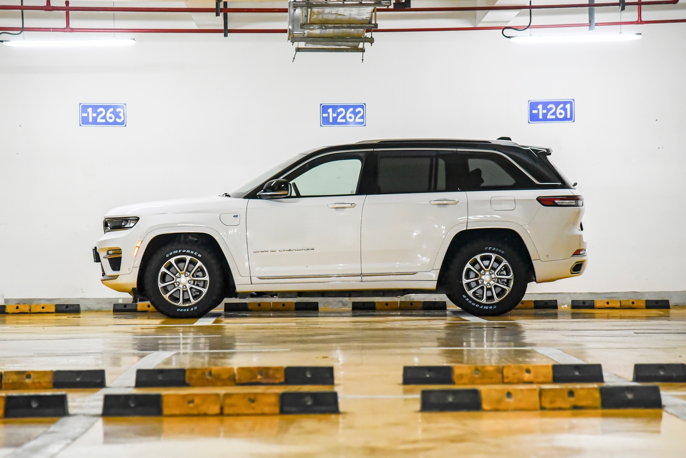 【大切诺基4xe2.0T 47km 巅峰版正侧车头向左水平图片-汽车图片大全】-易车