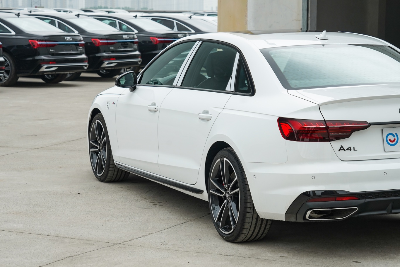 【奥迪A4L45 TFSI quattro 臻选动感型外观细节图片-汽车图片大全】-易车