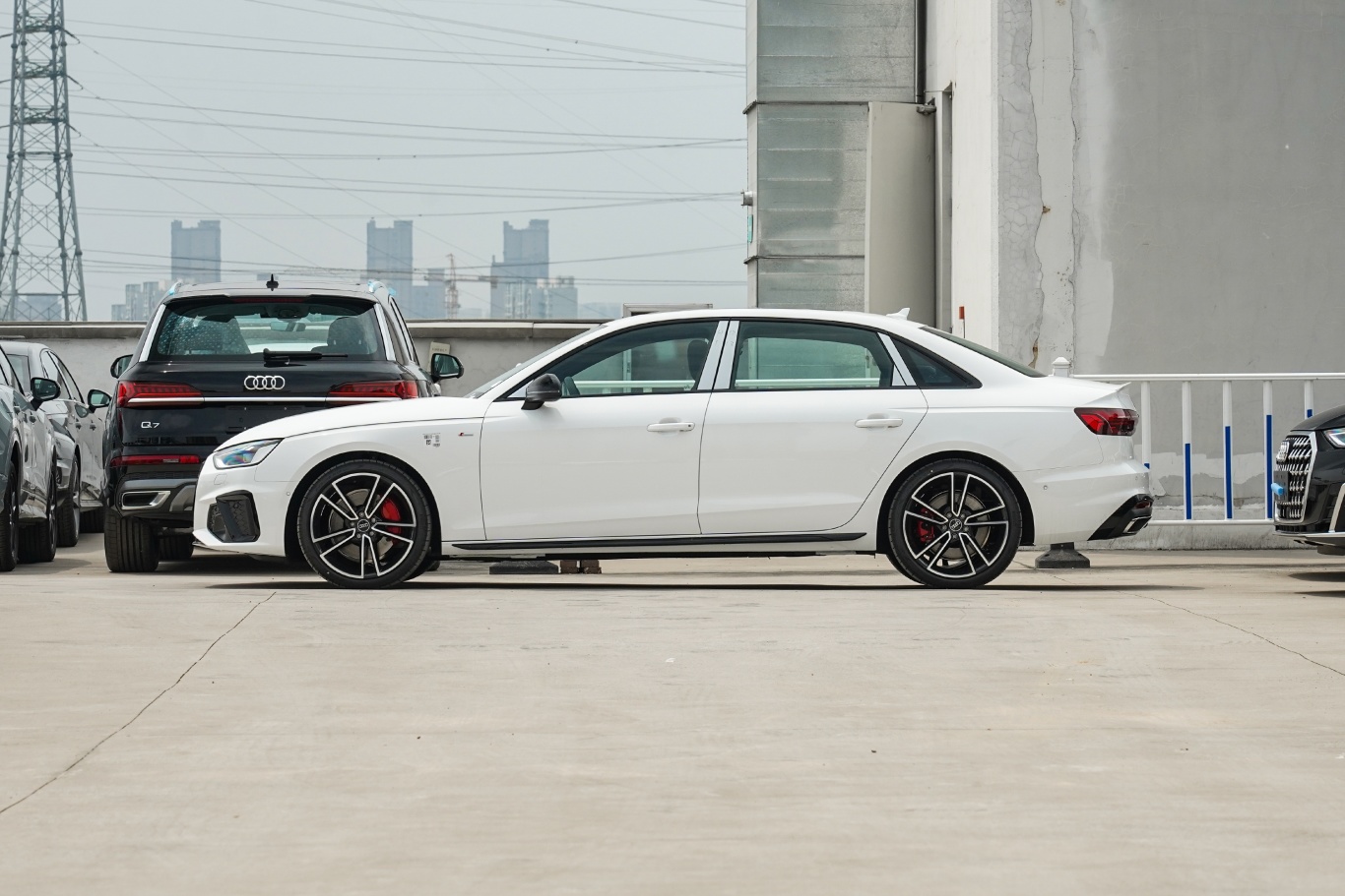 【奥迪A4L45 TFSI quattro 臻选动感型正侧车头向左水平图片-汽车图片大全】-易车