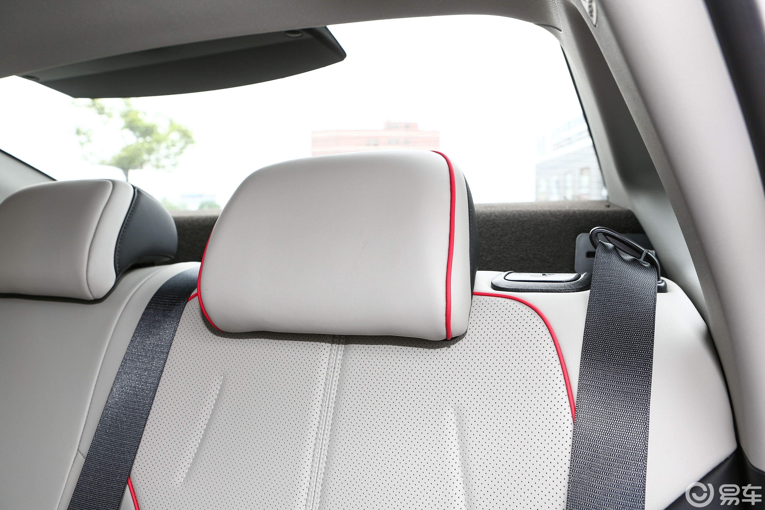 【驱逐舰05DM-i 冠军版 1.5L 55km 豪华型后排空间图片-汽车图片大全】-易车