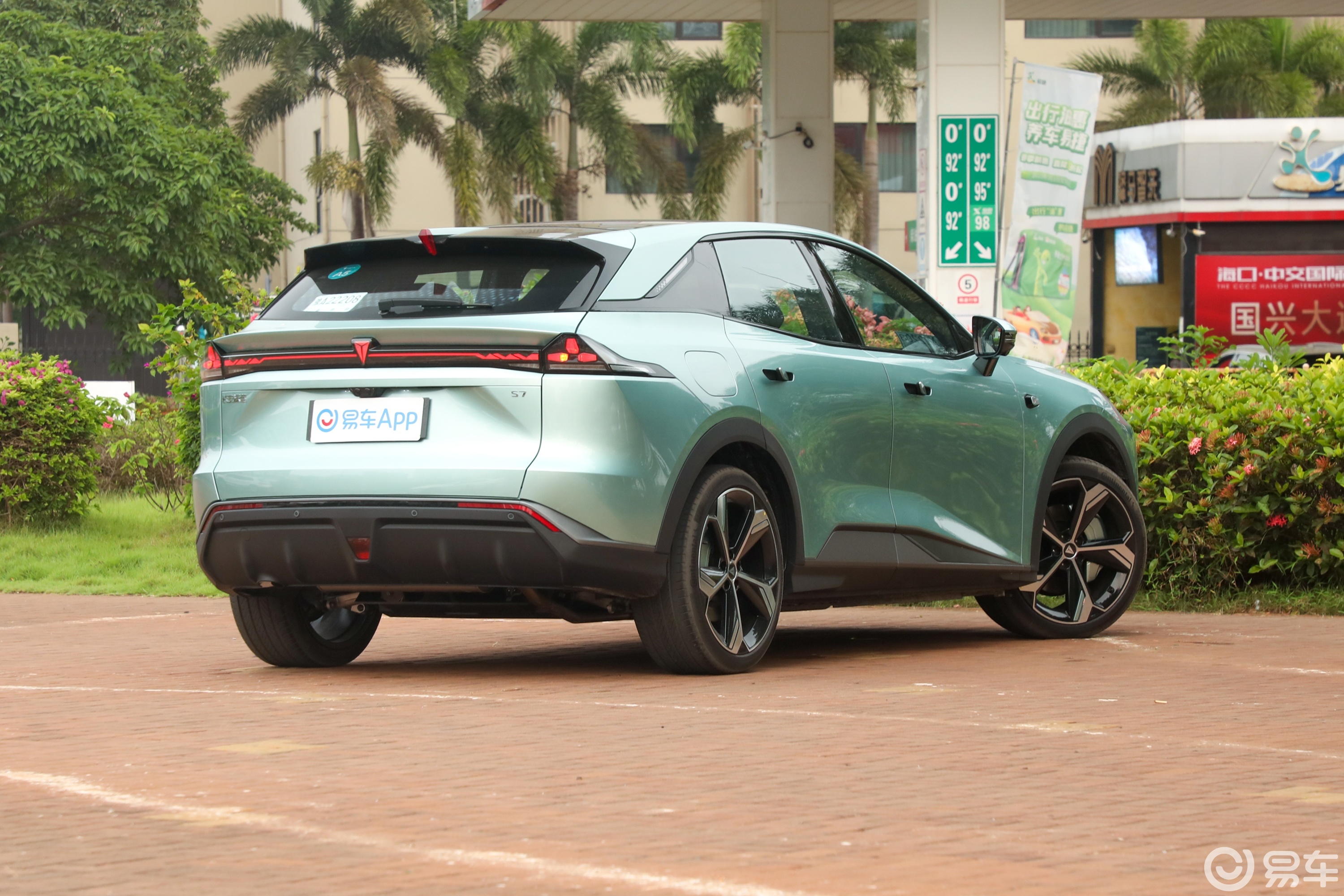 【深蓝S7增程版 1120km 200Max侧后45度车头向右水平图片-汽车图片大全】-易车