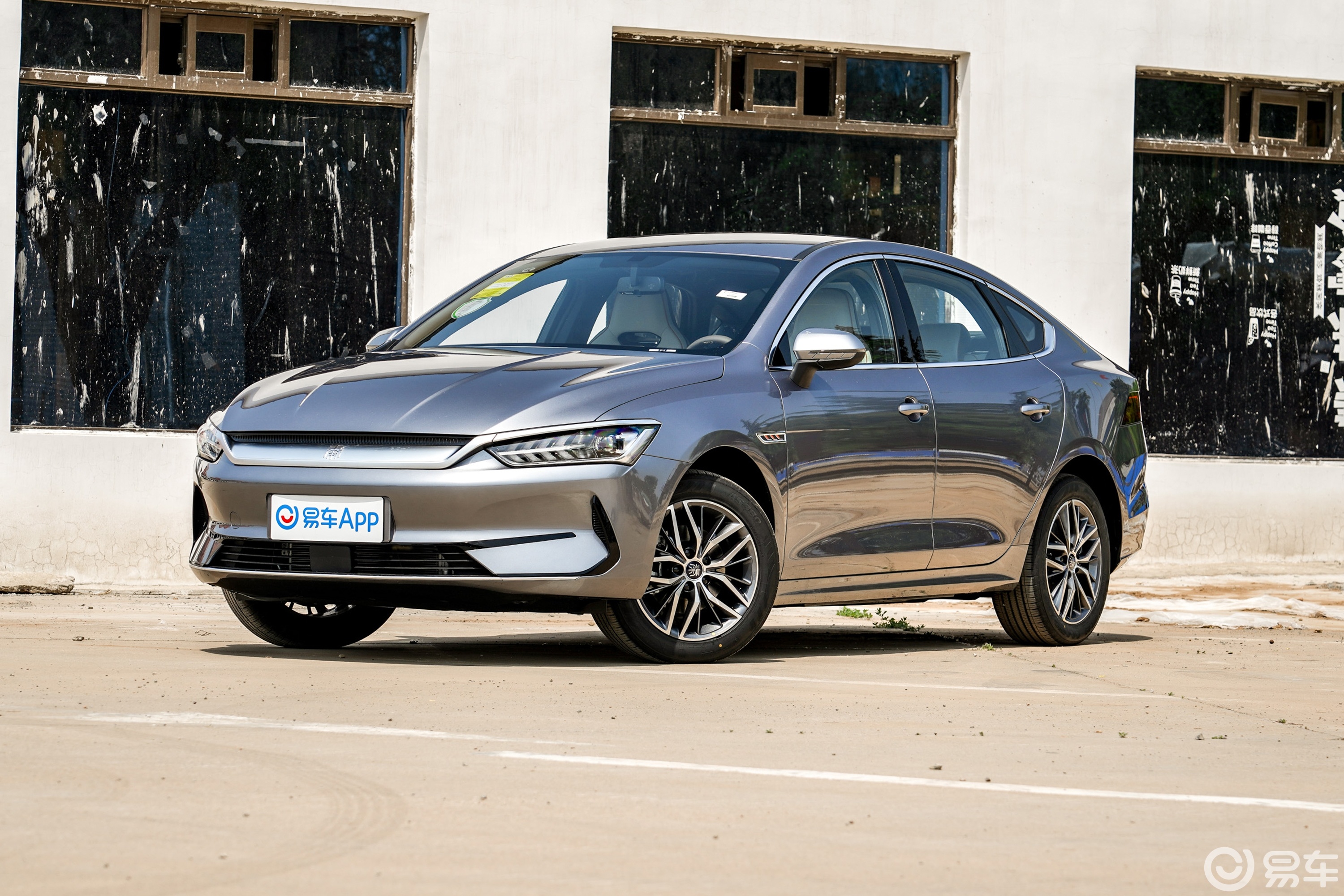 【秦PLUS新能源EV 冠军版 510km 领先型侧前45度车头向左水平图片-汽车图片大全】-易车