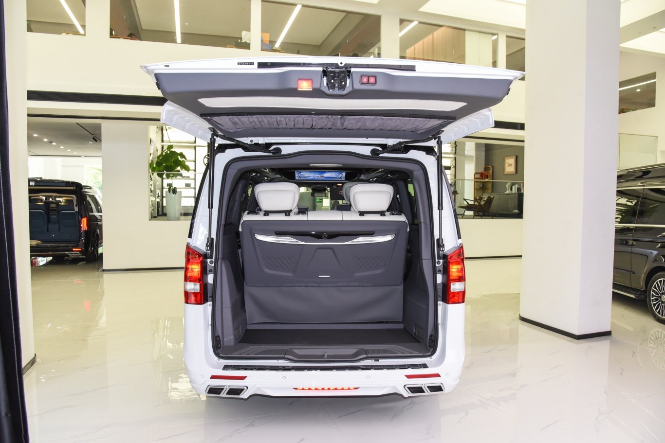 【克蒂巴赫系列2.0T VH3 7座后备厢图片-汽车图片大全】-易车