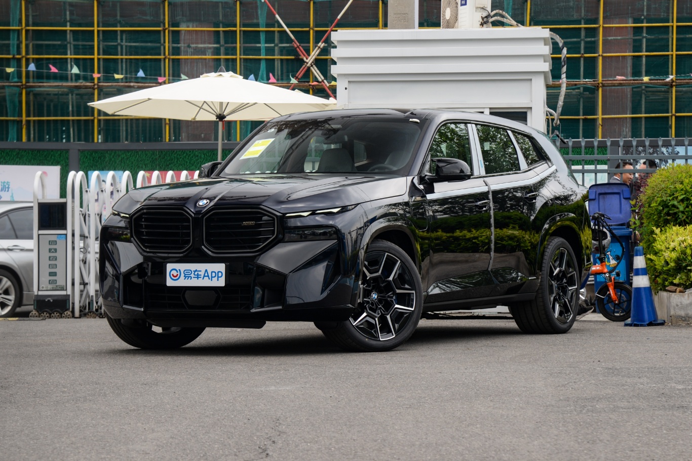 【宝马XM4.4T 78km 标准版侧前45度车头向左水平图片-汽车图片大全】-易车
