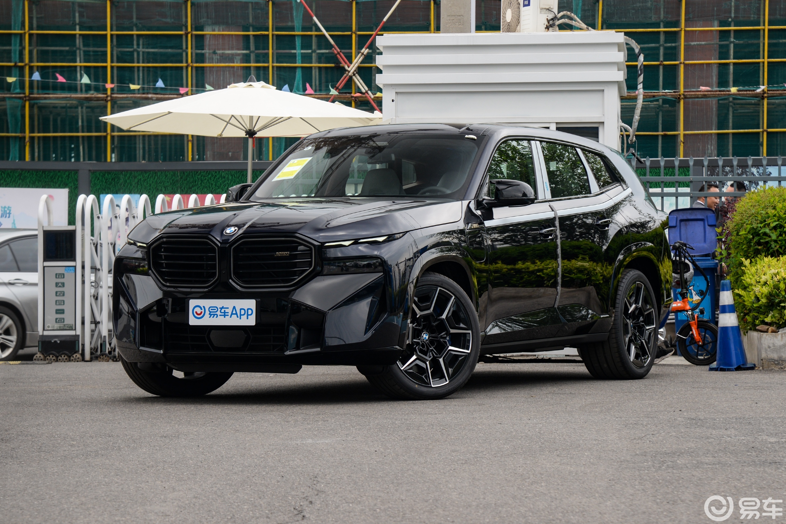 【宝马XM4.4T 78km 标准版侧前45度车头向左水平图片-汽车图片大全】-易车